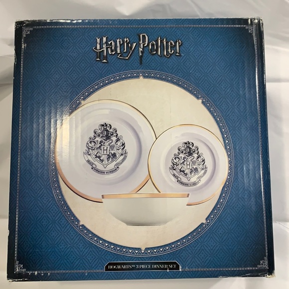 Hot Topic | Dining | Harry Potter Hogwarts Dinner Set Dishes Set Of 3 ...